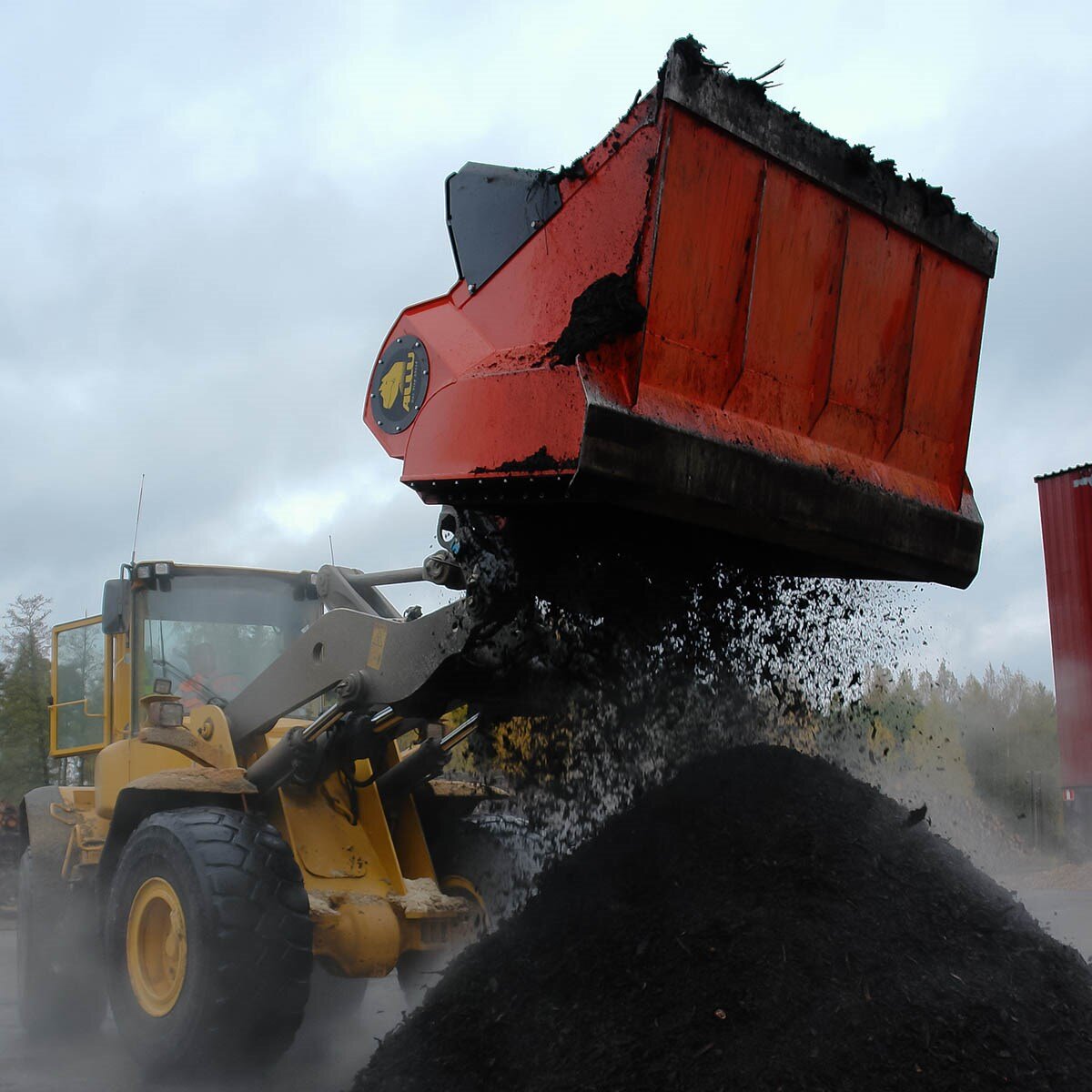 ALLU TRANSFORMER 筛分破碎铲斗破碎树皮 - ALLU Global